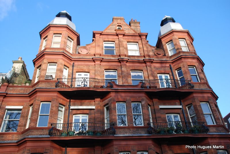 Queen Anne Style building in London - Shanghailander